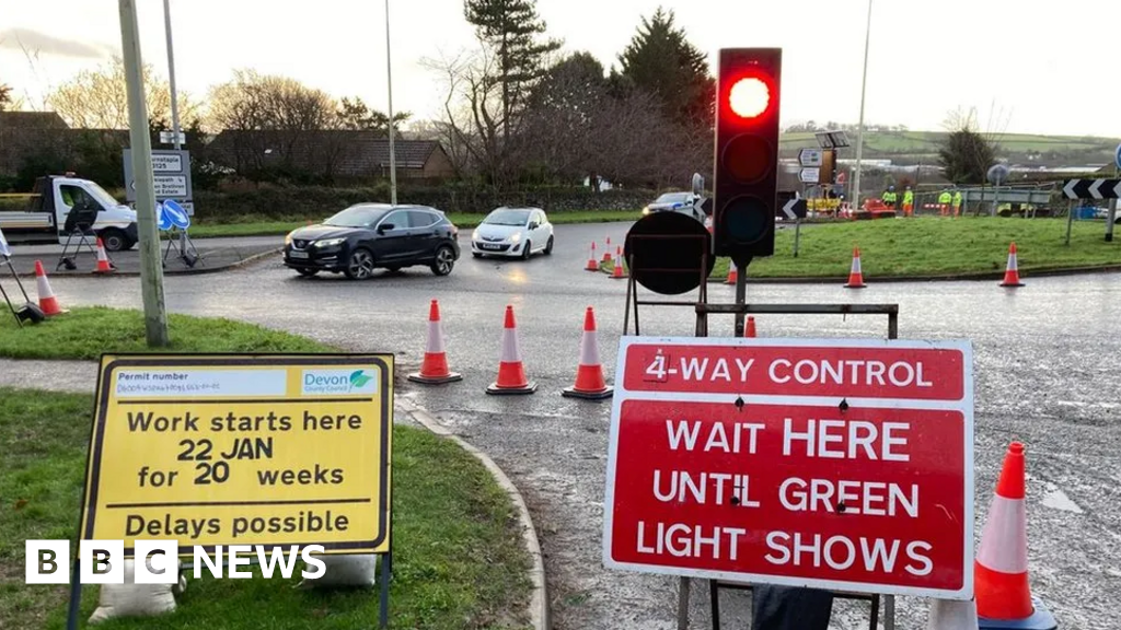 Roundabout improvement work in north Devon enters final phase - BBC News