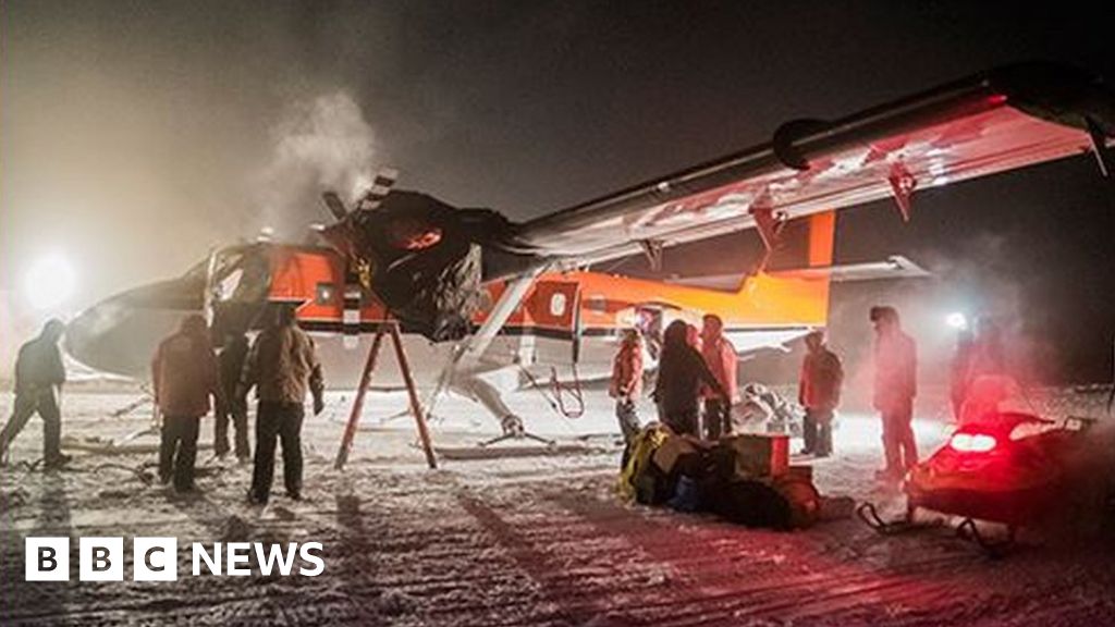 South Pole plane leaves after Antarctica rescue mission - BBC News