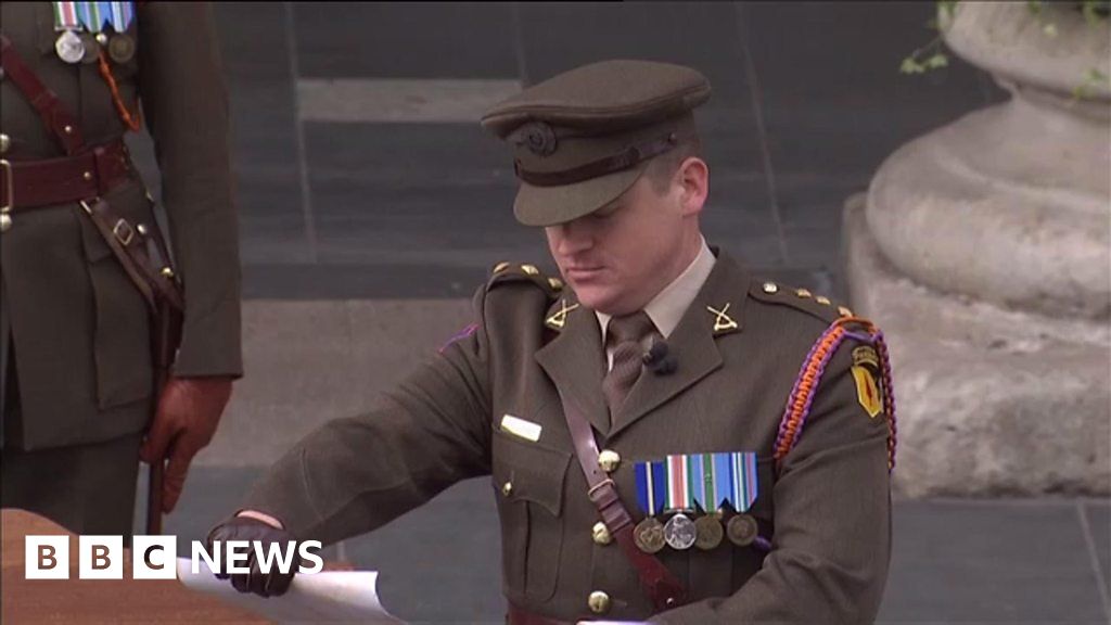 Easter Rising 1916: Proclamation read outside GPO in Dublin - BBC News