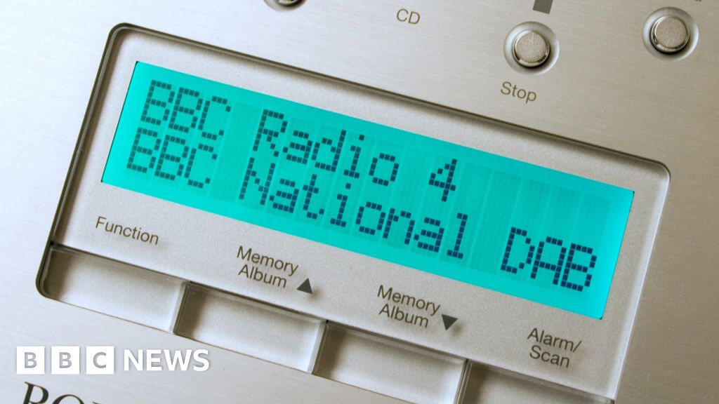 Digital radio is at 'tipping point' to overtake analogue - BBC News