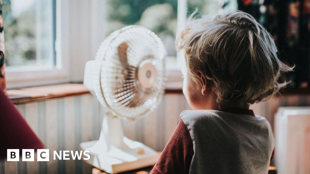 Amber extreme heat warning extended to Scotland - BBC News