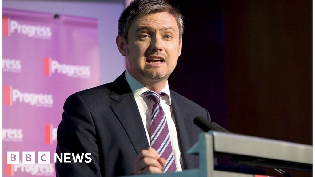 MP John Woodcock quits Labour with attack on 'hard left' - BBC News