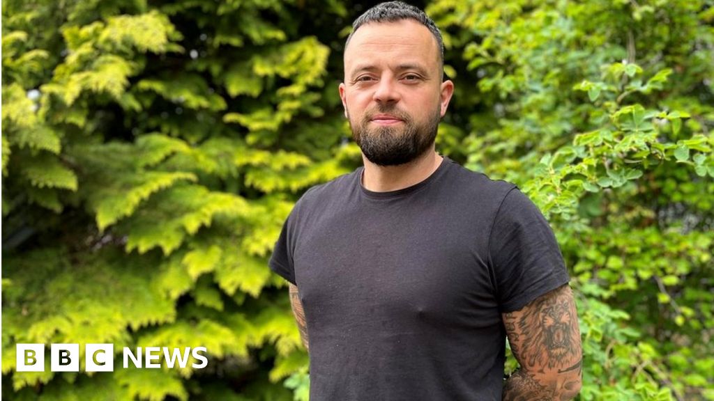 Scots mechanic to return to Ukraine front line - BBC News