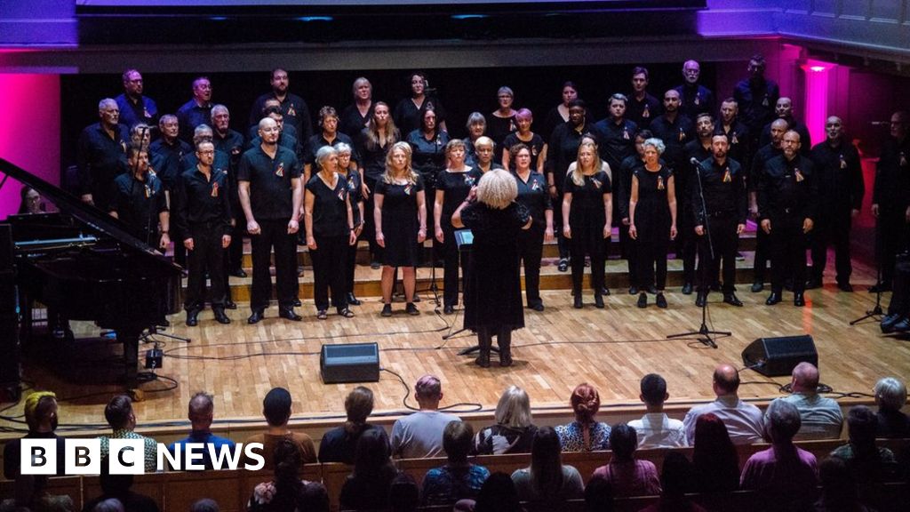 Sing Out Bristol offers safe space for LGBTQ+ community - BBC News
