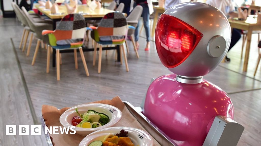 China restaurant sacks robot waiters - BBC News