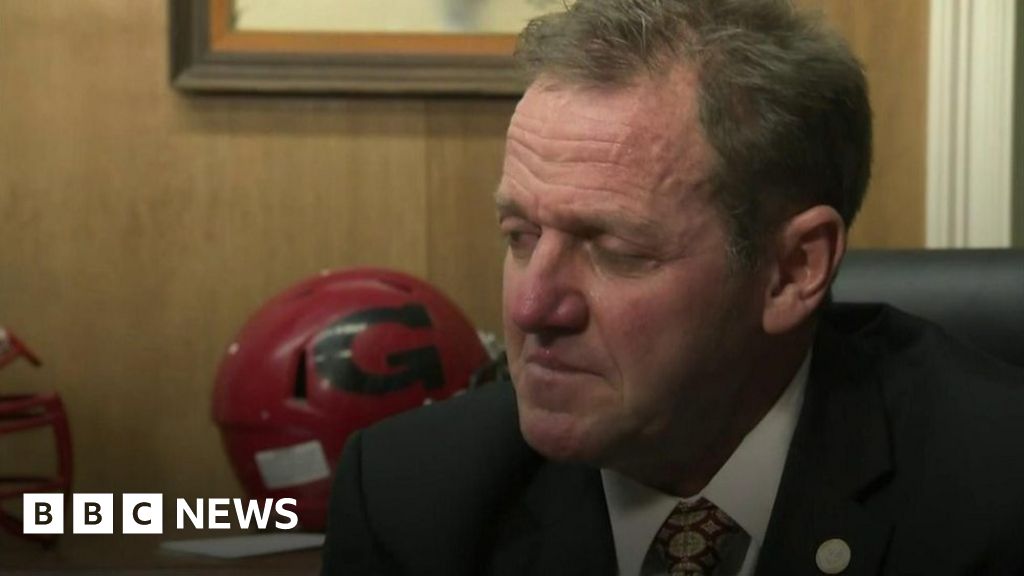 School Superintendent Takes Blame For Dramatic Teacher Arrest