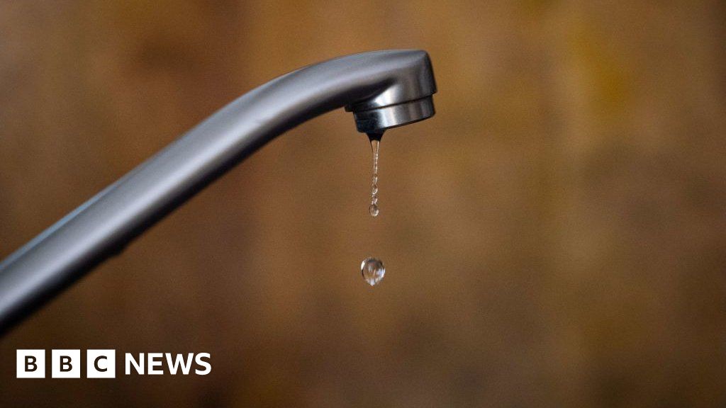Southern Water customers face water supply issues for 48 hours - BBC News