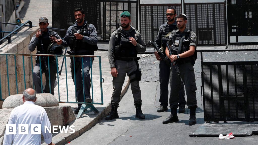 Jerusalem: Israel installs security cameras near holy site - BBC News