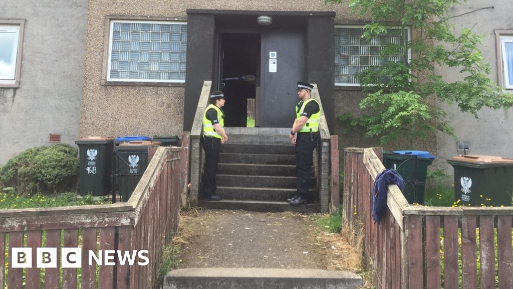 Eighteen people rescued from Perth flats fire - BBC News