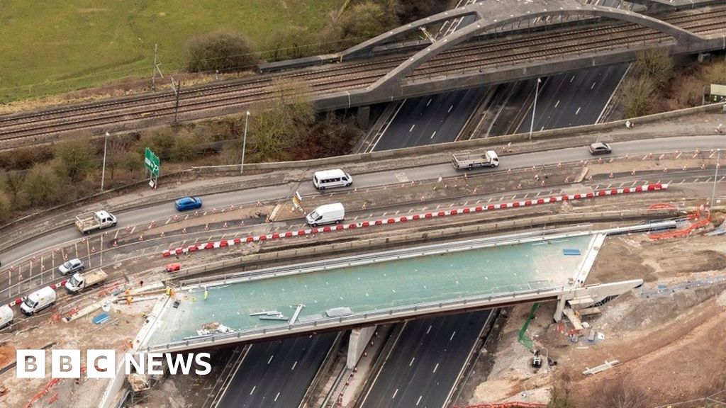 New £27m Cheshire motorway bridge set to open to drivers - BBC News