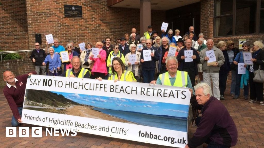 Highcliffe TV show beach huts put on hold - BBC News