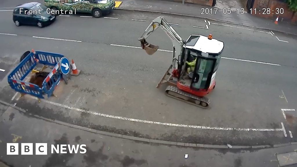 Bogus workmen in Wolverhampton steal digger in daylight - BBC News