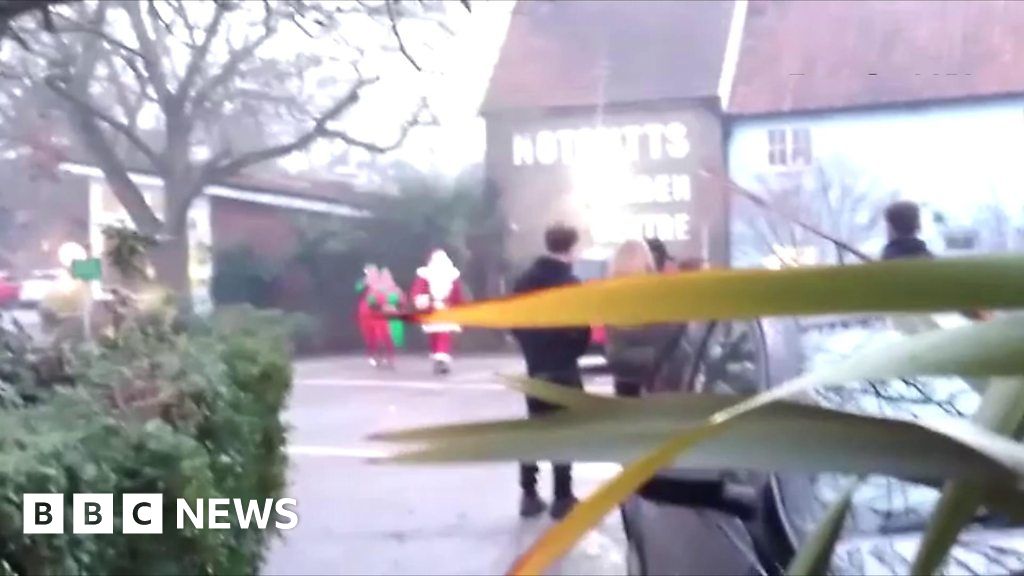 Father Christmas evacuated from grotto after fire - BBC News