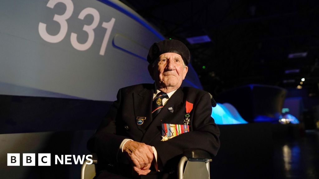 George Chandler: D-Day veteran, 99, dies ahead of Remembrance Sunday