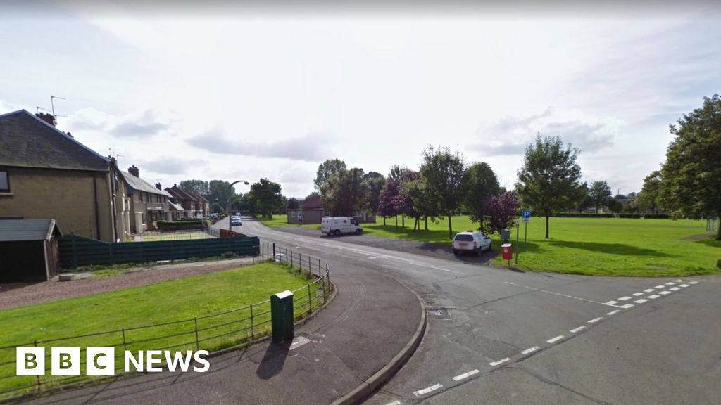 Police investigate fatal fire in Grangemouth - BBC News