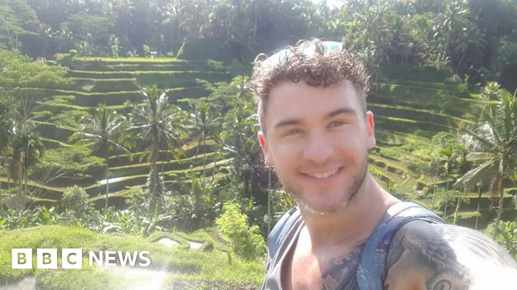 'Hero' fireman rescues woman after volcano-crater fall - BBC News