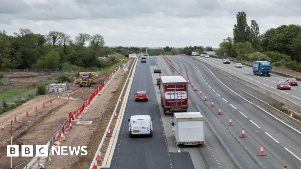 M4 closed for weekend bridge and smart motorway work - BBC News