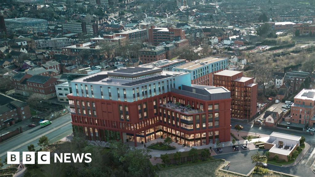 Keys to £70m Derby Business School handed over ahead of opening - BBC News