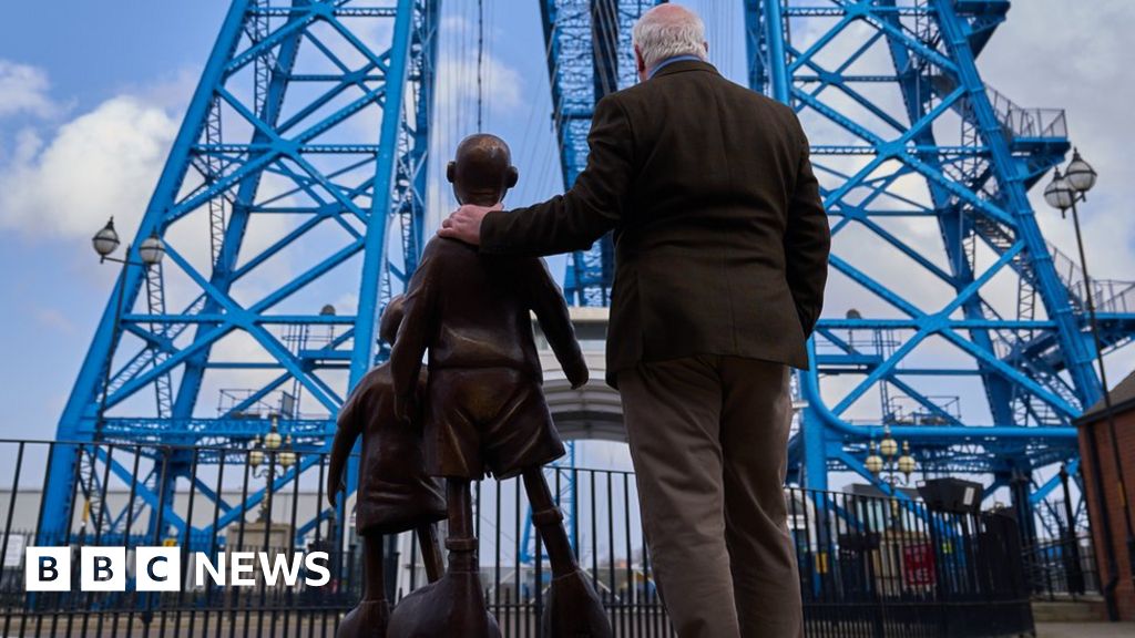 Middlesbrough sculpture honours industrial heritage - BBC News