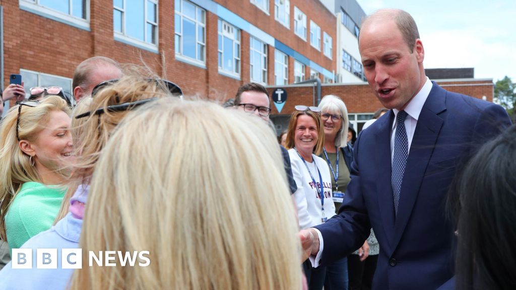 Prince William jokes about 'Harry Potter' scar on Cardiff visit - BBC News