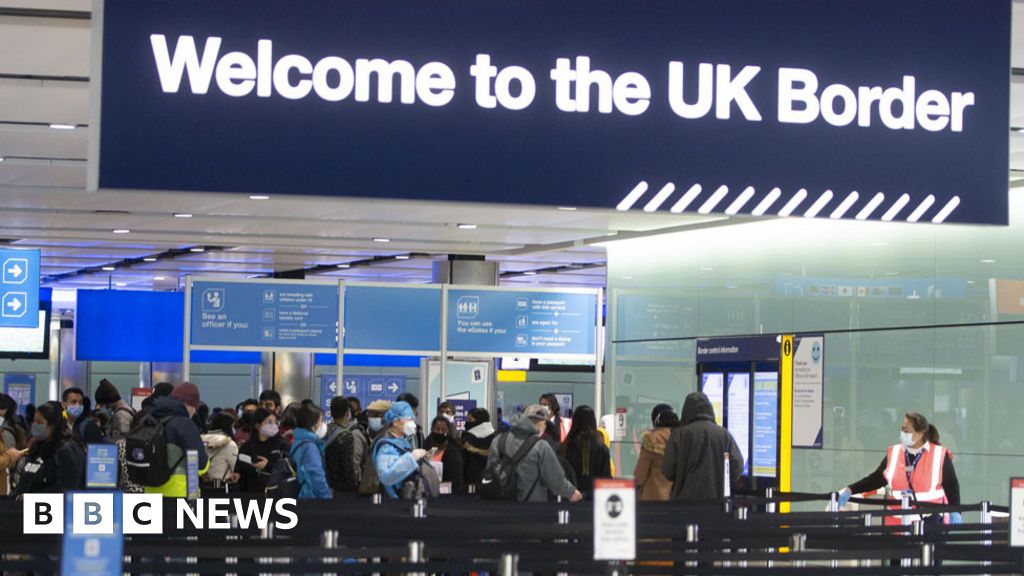 Chris Mason: Ministers weigh up tricky options on immigration - BBC News