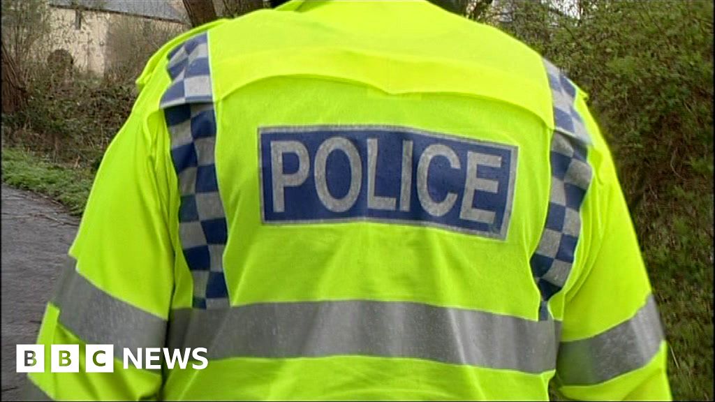 Police hold suspect after man escapes Margate police station - BBC News