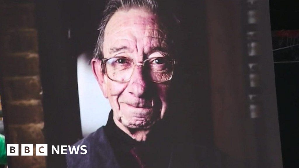 DJ Derek - Bristol's club legend - BBC News