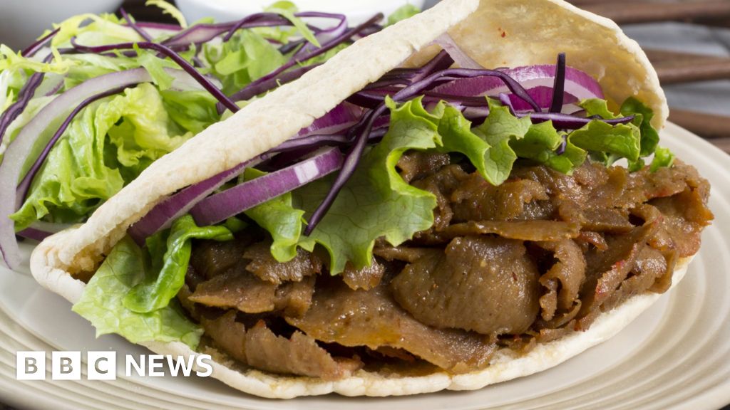 Missing Cambridgeshire police officer 'went for kebab' - BBC News