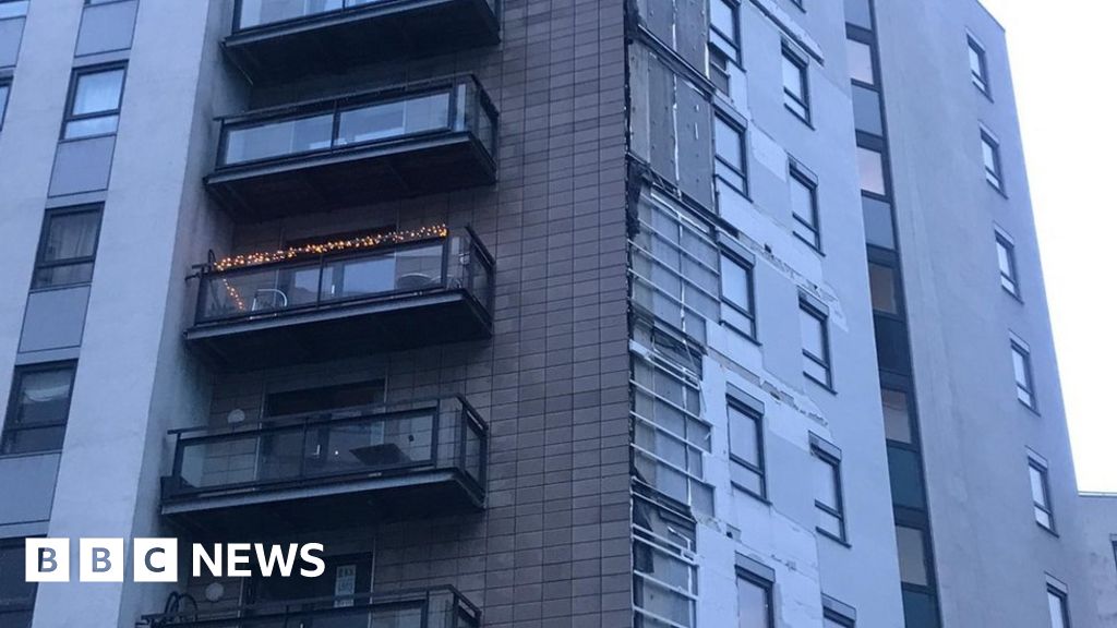 Storm Eunice: Cladding ripped off Leeds' tower block - BBC News