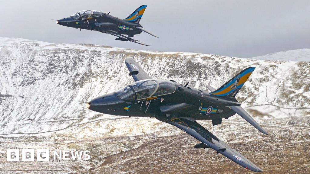 Last training flight for Hawk T1s at RAF Valley on Anglesey - BBC News