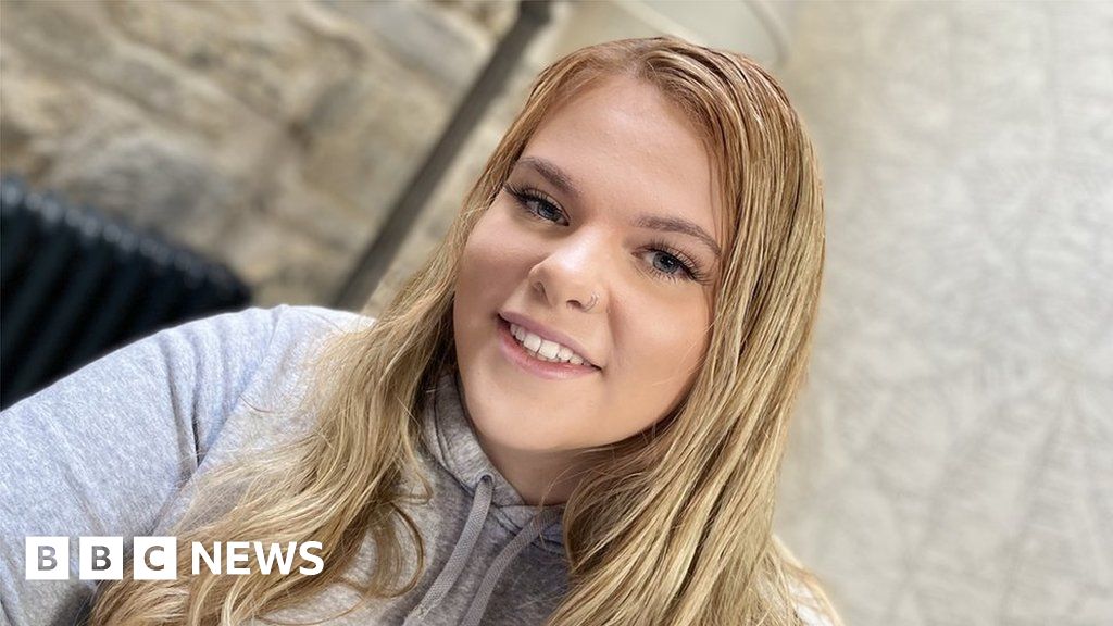 A38 crash: Parents want teenager to be 'remembered with love' - BBC News