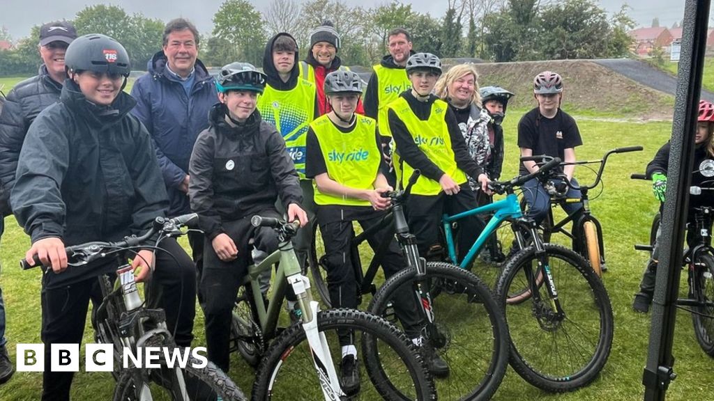Bramford BMX track near Ipswich opens after teens' campaign - BBC News