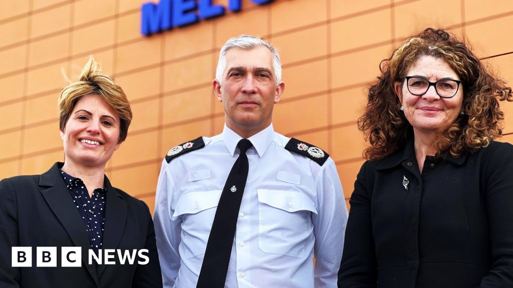 Hull MP Emma Hardy MP discussing funeral regulation with minsters - BBC ...
