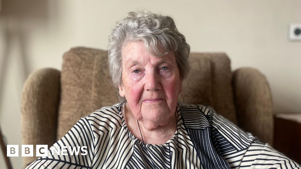 Woman's cancer diagnosis after dentist spots unusual mark on ear - BBC News