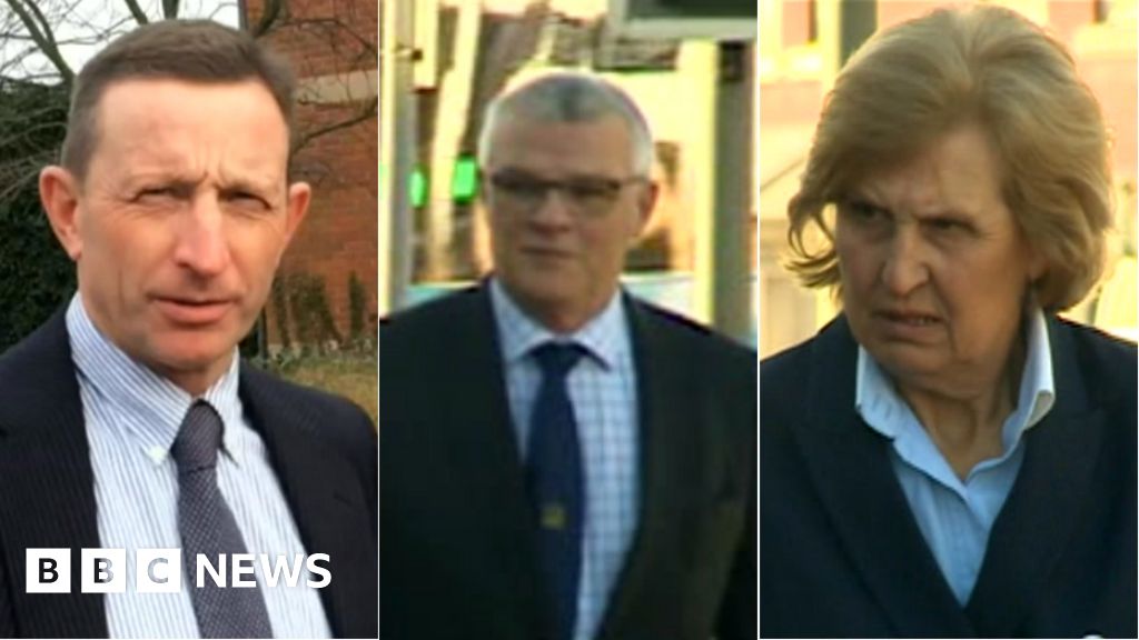 Grove and Rufford Hunt: Illegal fox hunt convictions overturned - BBC News