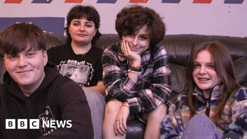 Norwich record store gives young bands chance to play live - BBC News