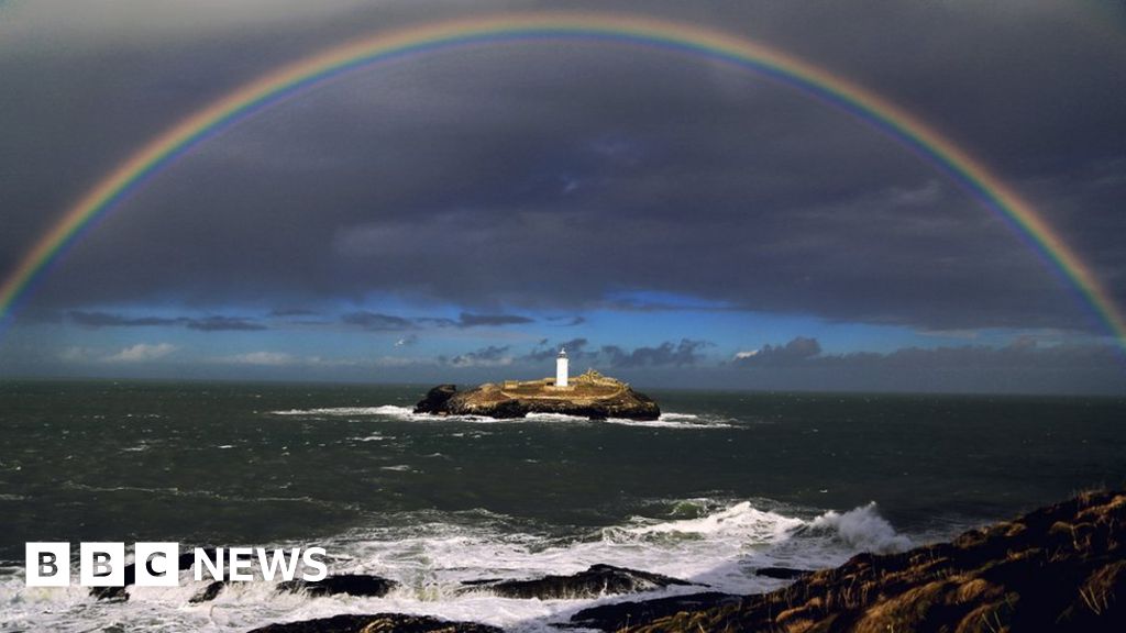 Virginia Woolf relatives defend view 'To The Lighthouse' - BBC News