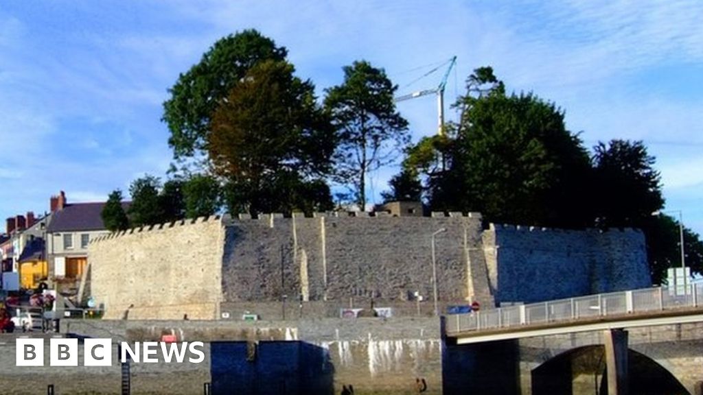 Cardigan Castle's restoration project recognised - BBC News