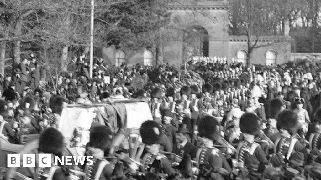 Queen’s Victoria’s last journey shown through pictures - BBC News