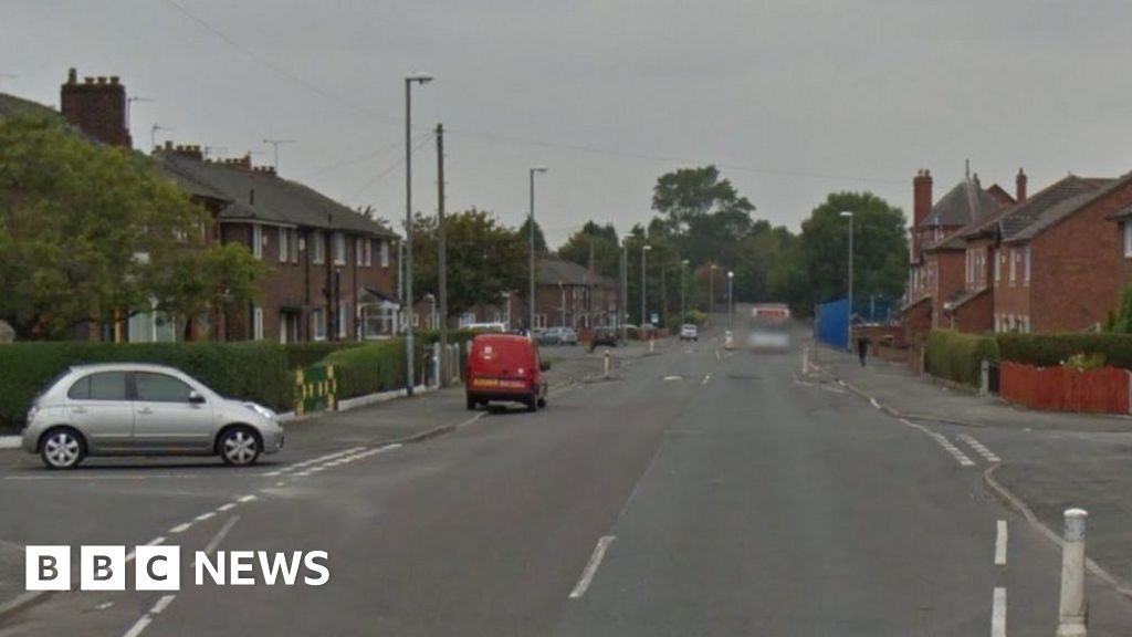 Teenage motorcyclist dies after Gorton crash - BBC News