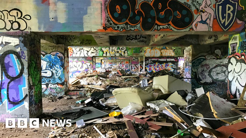 Six-hundred tonnes of rubbish dumped under bridge - BBC News