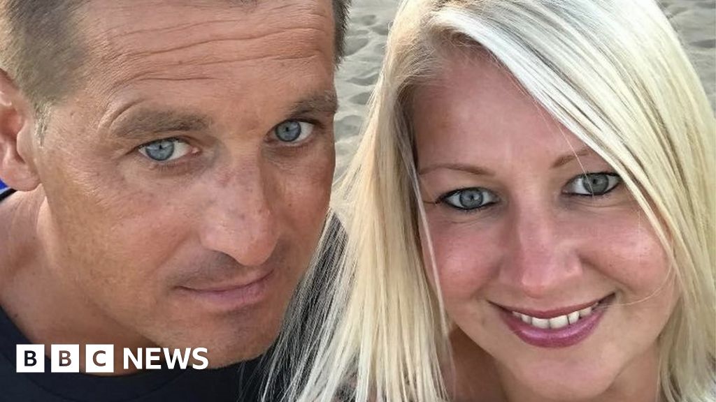 Ipswich woman to lead hospice walk in memory of husband - BBC News