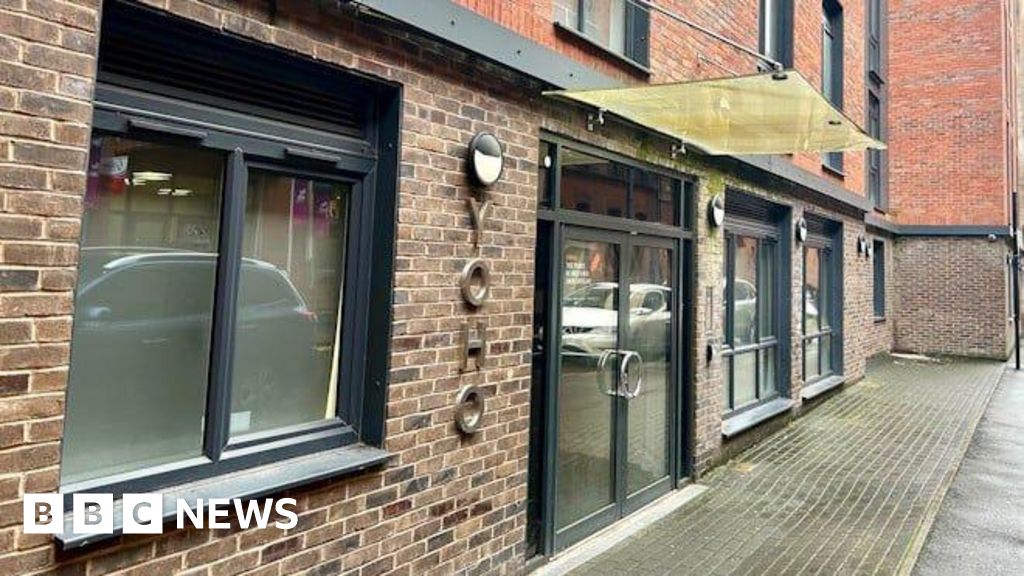 Leicester City Council to buy flats to help meet housing need - BBC News