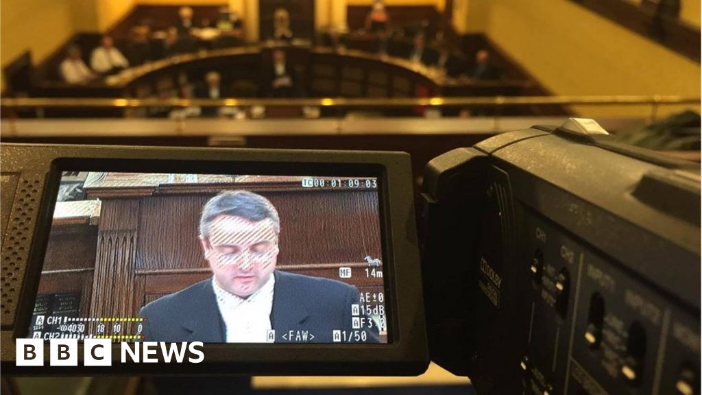 TV cameras allowed in Manx parliament, vote MHKs - BBC News