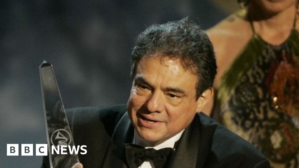 Mexican singer José José's children reach truce - BBC News