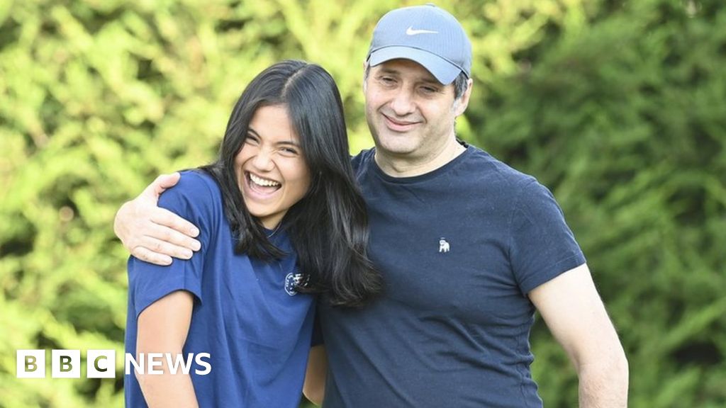 Emma Raducanu reunited with her parents in Bromley - BBC News
