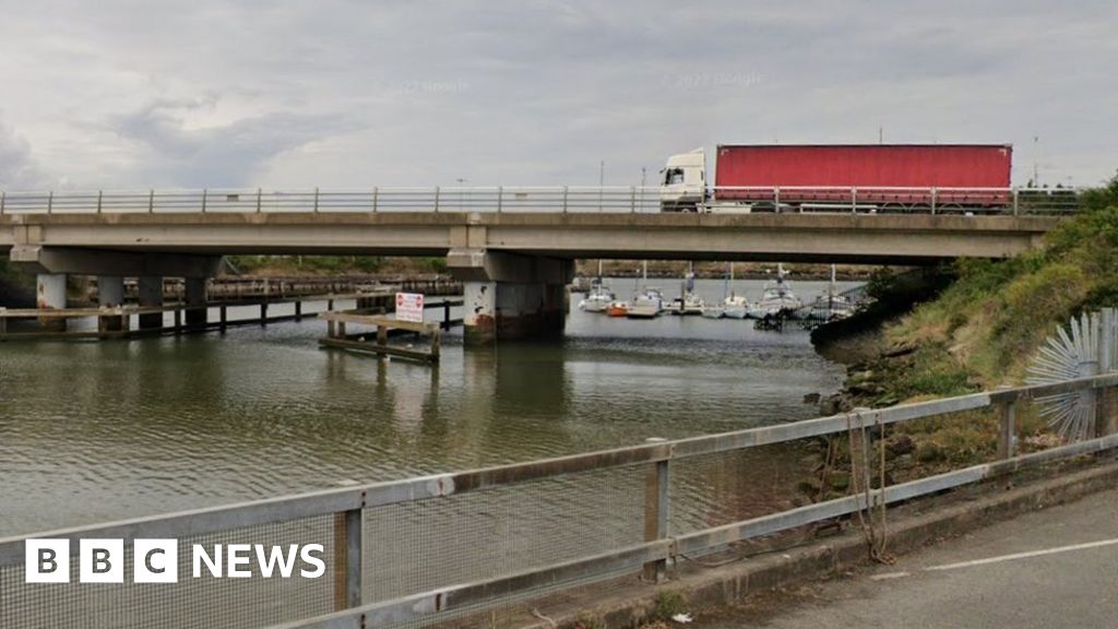 Grimsby and Immingham: Repairs to three major bridges approved - BBC News