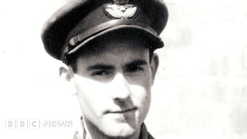 Pioneering World War Two jet fighter pilot Dennis Barry dies - BBC News