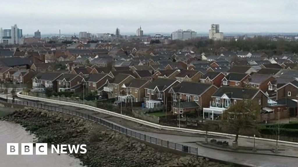 Hull flood defences to protect more than 110,000 homes - BBC News
