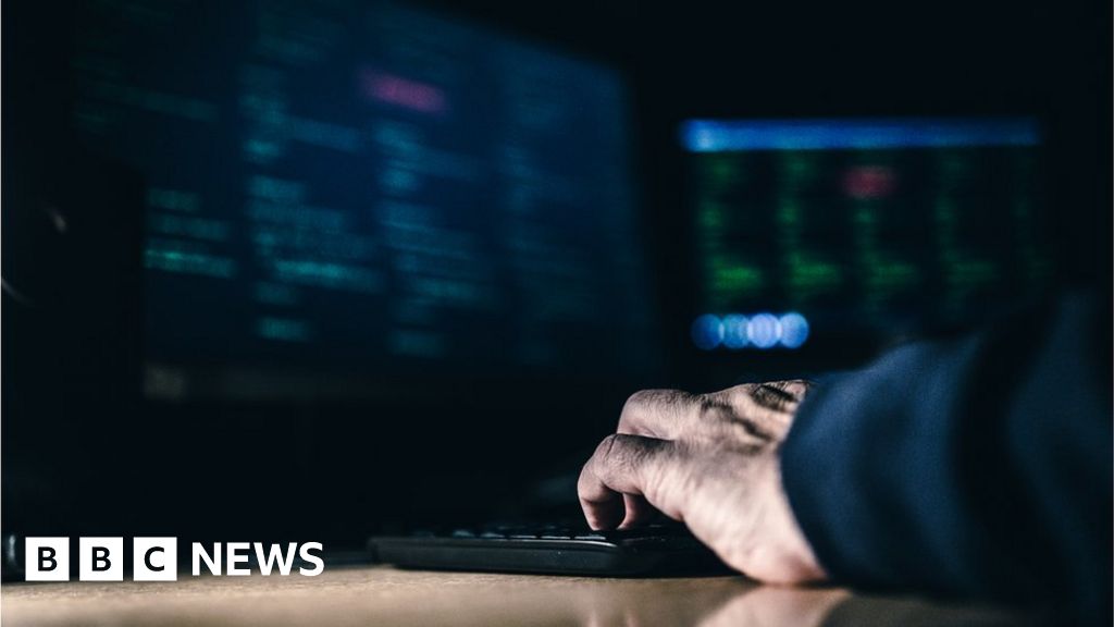 Cyber crime: Man arrested over 'details for sale' website - BBC News